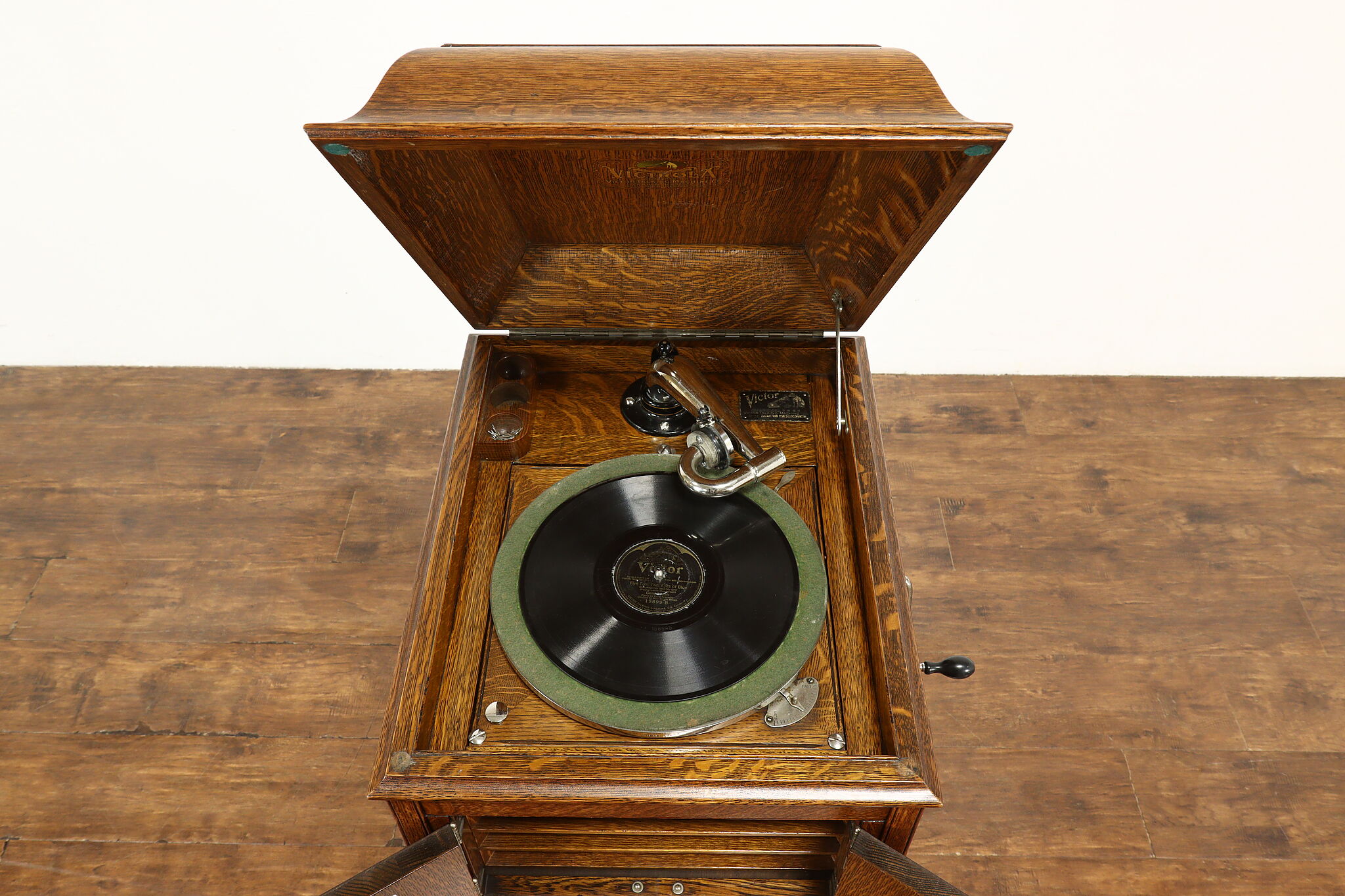 Victor Antique Oak Victrola Record Player Phonograph Model VV-X