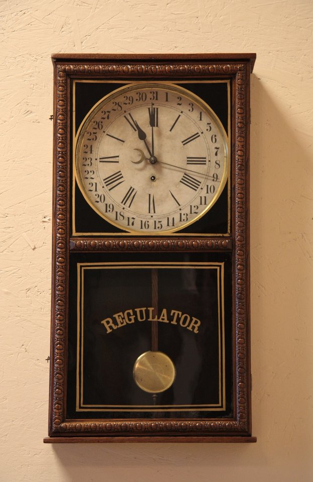 Waterbury Victorian Oak Calendar Clock