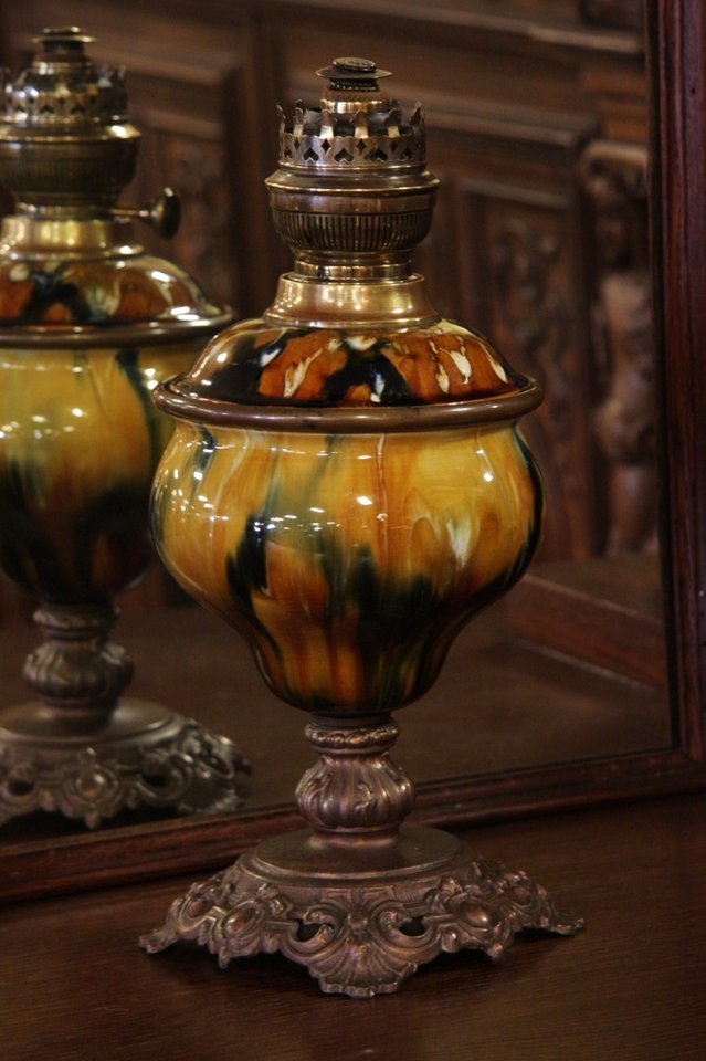 Flint Glaze Majolica Kerosene Lamp