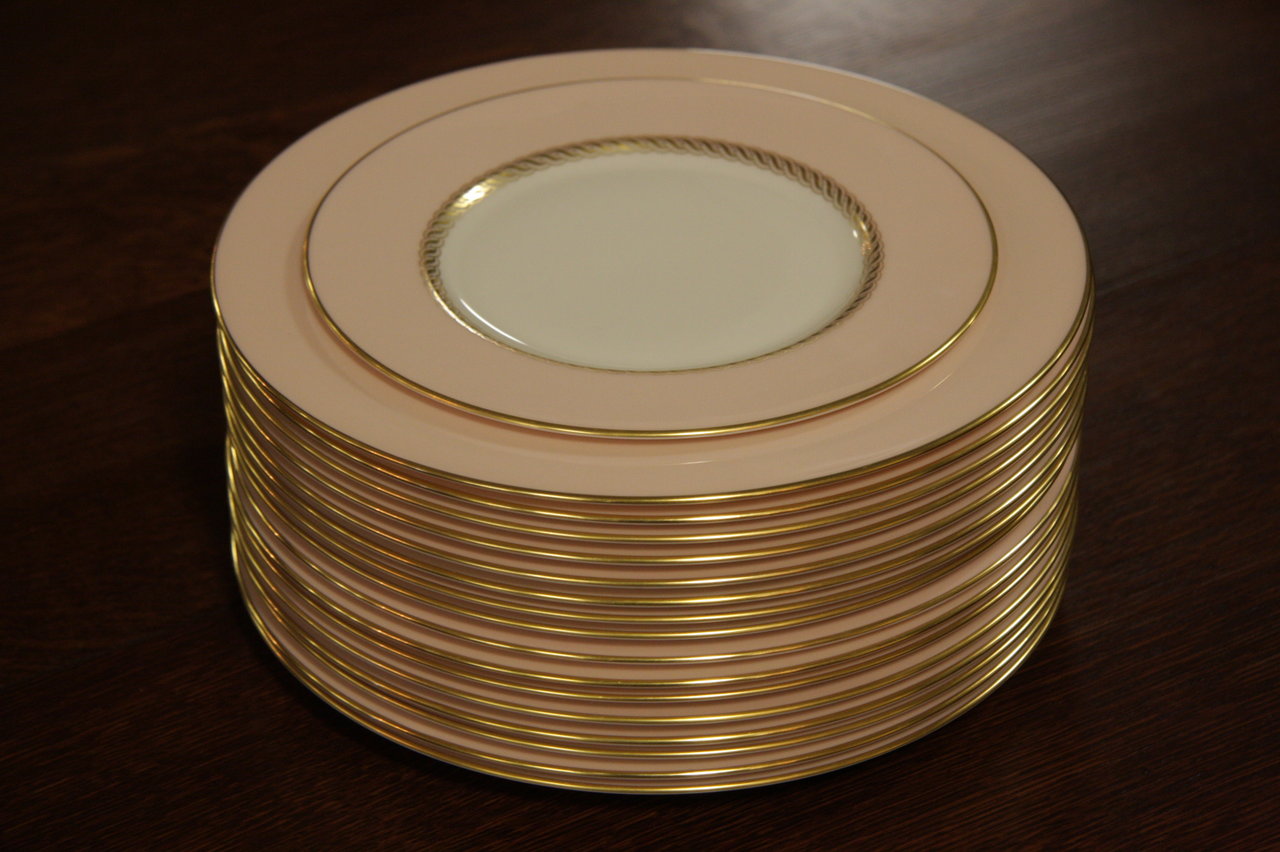 Set of 16 Lenox Caribbee Pattern Dinner Plates