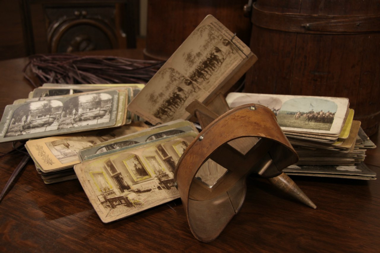 Stereo Scope Viewer or 1900 era Stereopticon, 150 Views