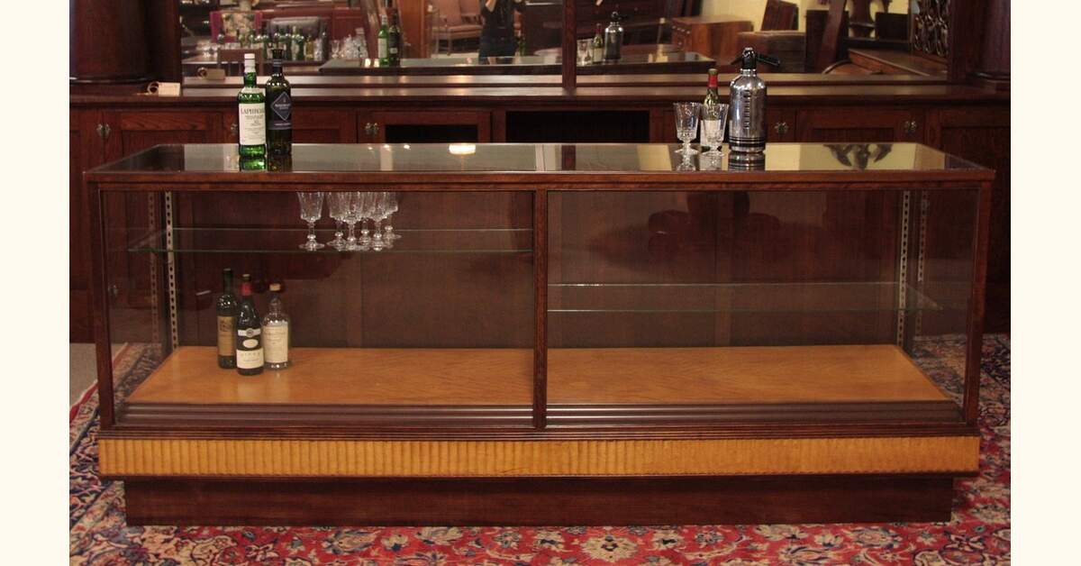 Art Deco 8' Vintage 1935 Display or Showcase