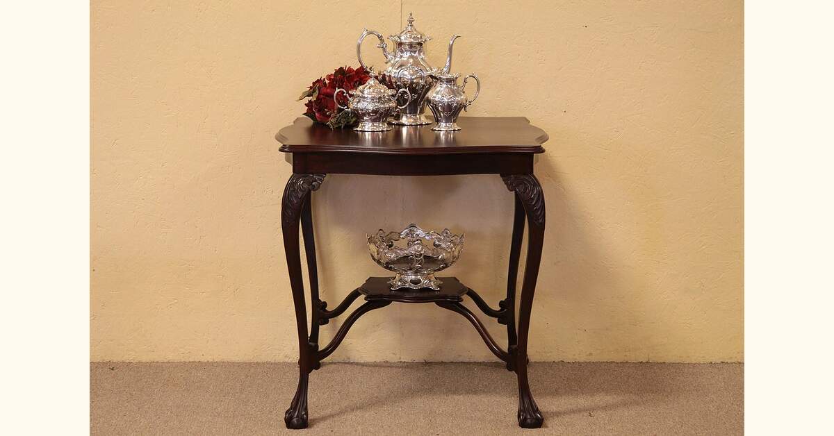 Georgian Chippendale Mahogany Lamp Table