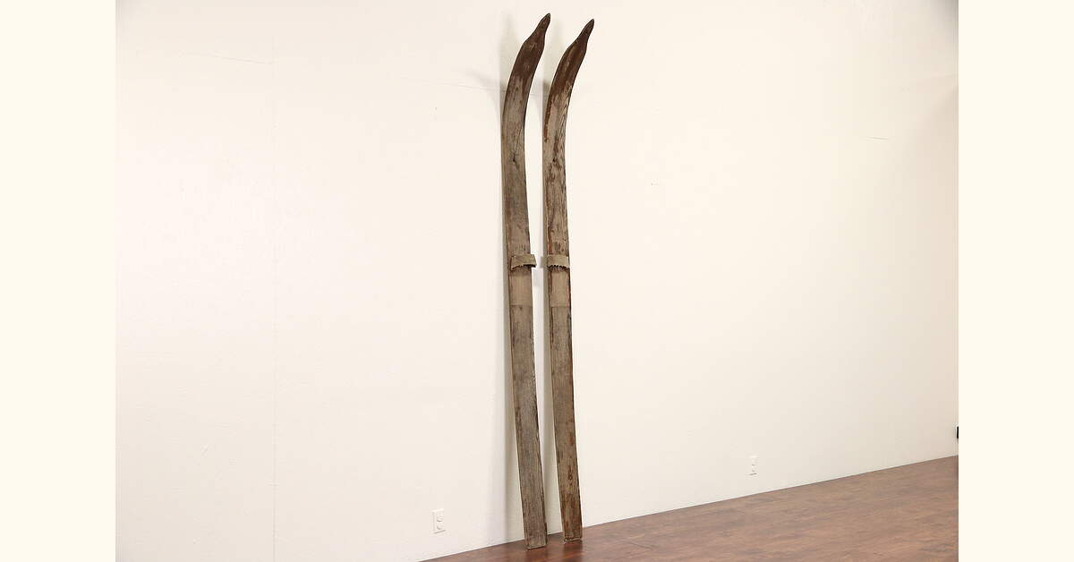Pair of Oak 1930 Vintage Marsh Skis