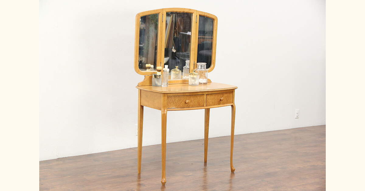 Curly Birdseye Maple 1910 Antique Vanity or Dressing Table