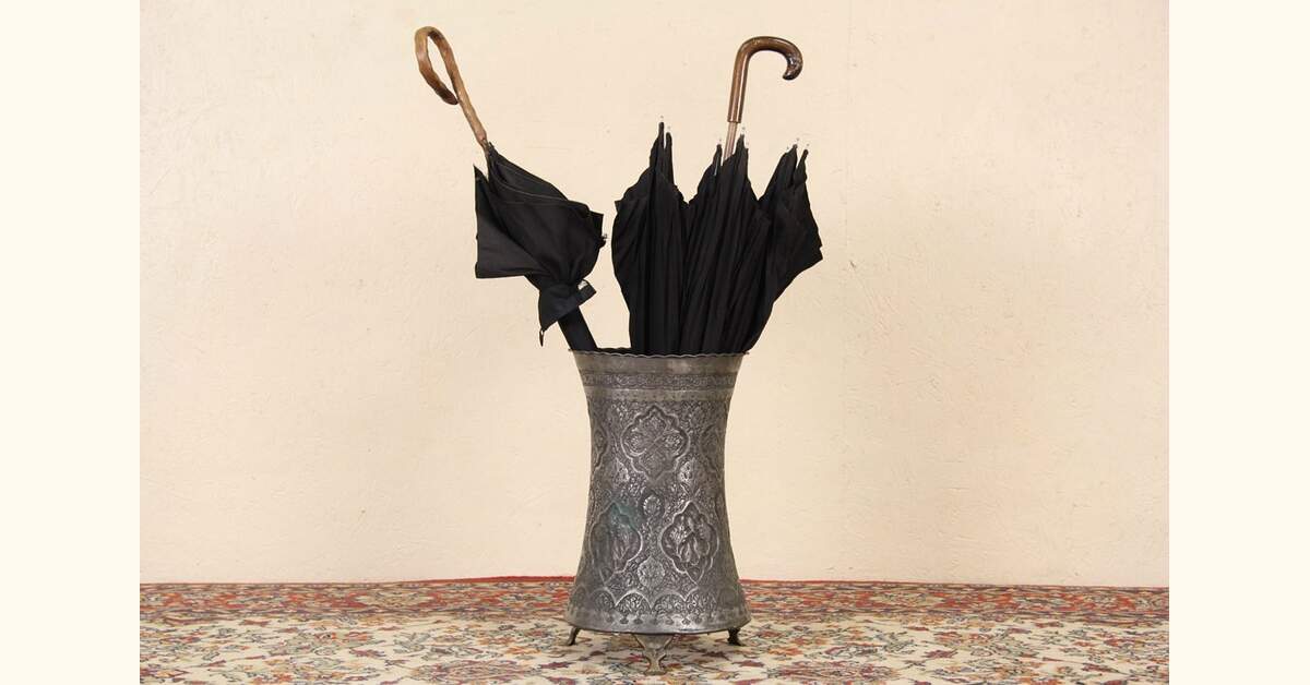 Turkish Hammered Copper Antique 1900 Umbrella Stand or Planter