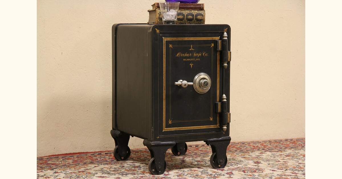 Dreker Milwaukee 1900 Iron Combination Safe, Original Pinstriping