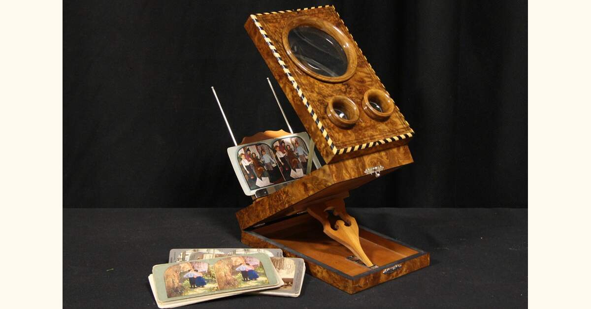 Stereographoscope or Tabletop Stereo Photo Card Viewer