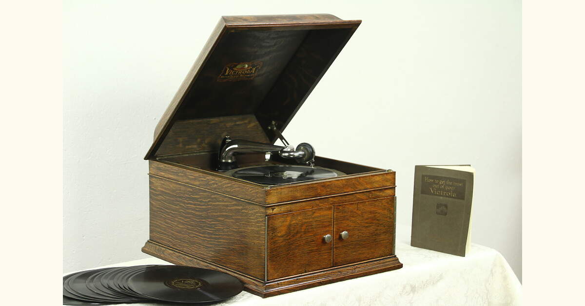 Victor Oak Tabletop 1915 Antique VVIX Victrola Phonograph & Records