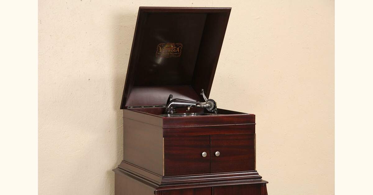 Victor Tabletop Mahogany Antique 1915 era Victrola Phonograph