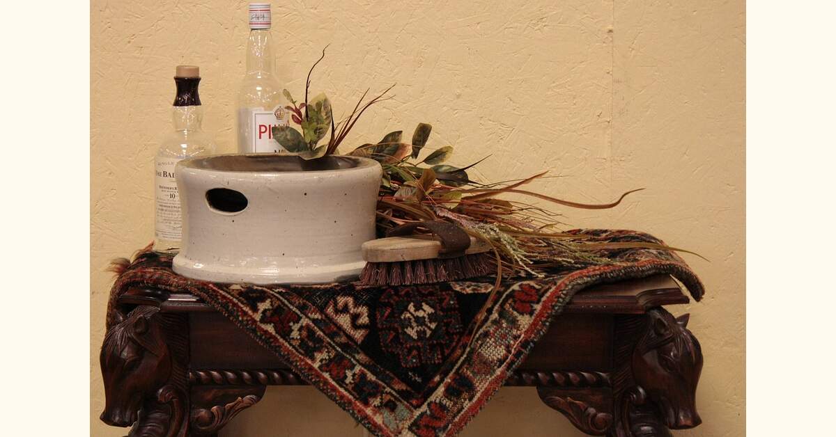 Victorian Hand Glazed Spittoon