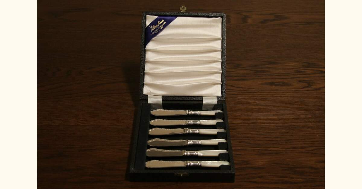 Set of 6 Pearl & Silver Butter, Cheese or Appetizer Knives