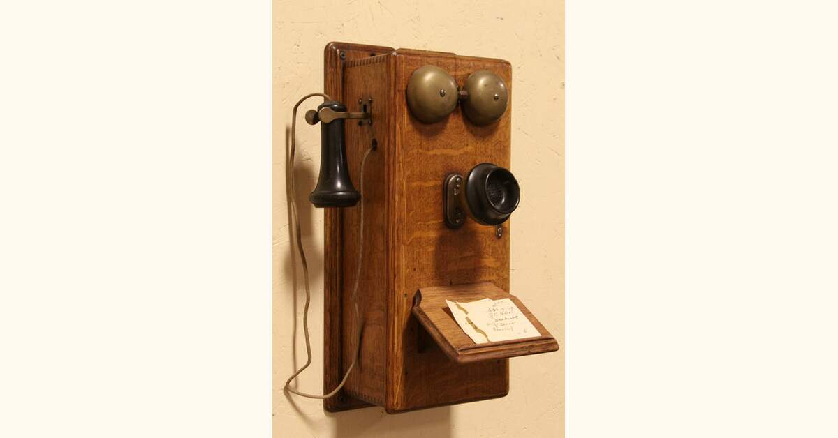 Oak Crank 1900 Antique Wall Telephone w/Generator