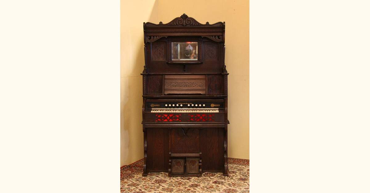 Victorian Chicago 1900 Oak Pump or Reed Organ