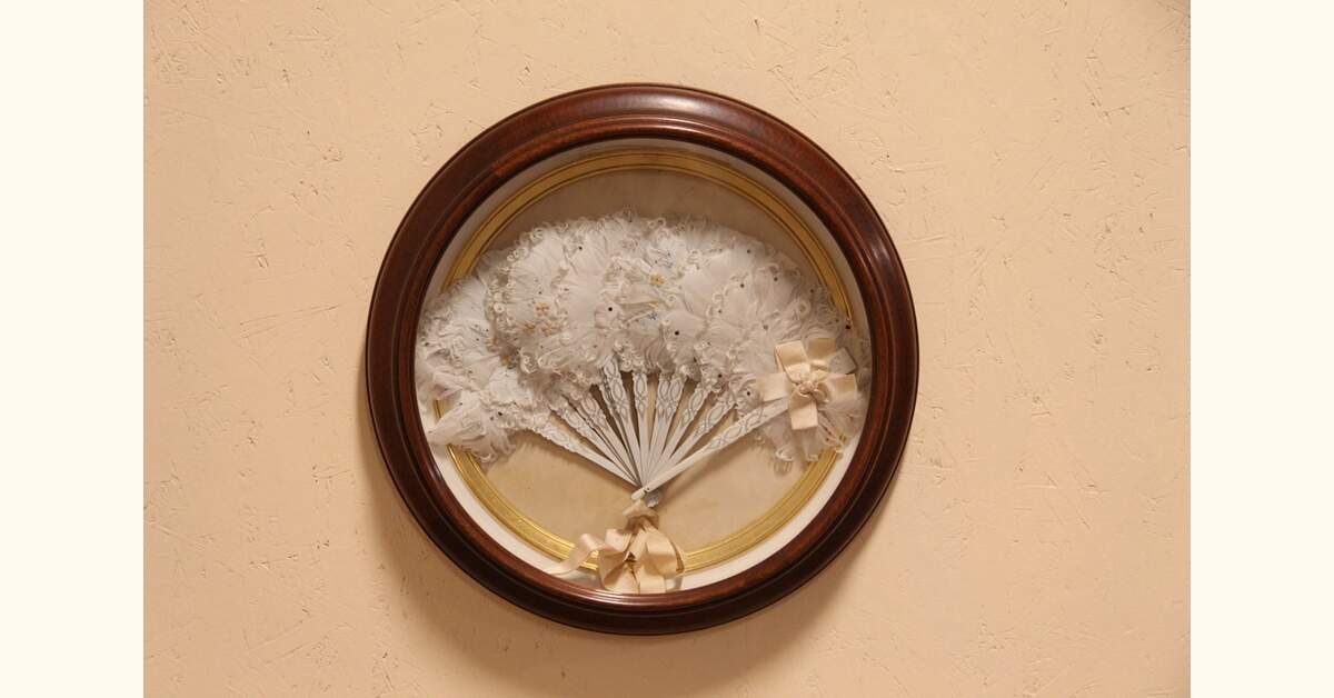 Victorian Round Shadow Box w/Fan