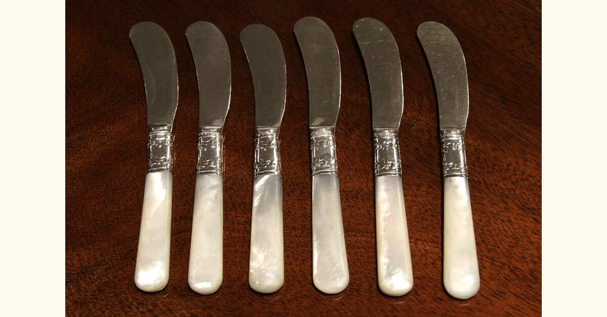 Set of 6 Pearl Handle Butter or Appetizer Knives