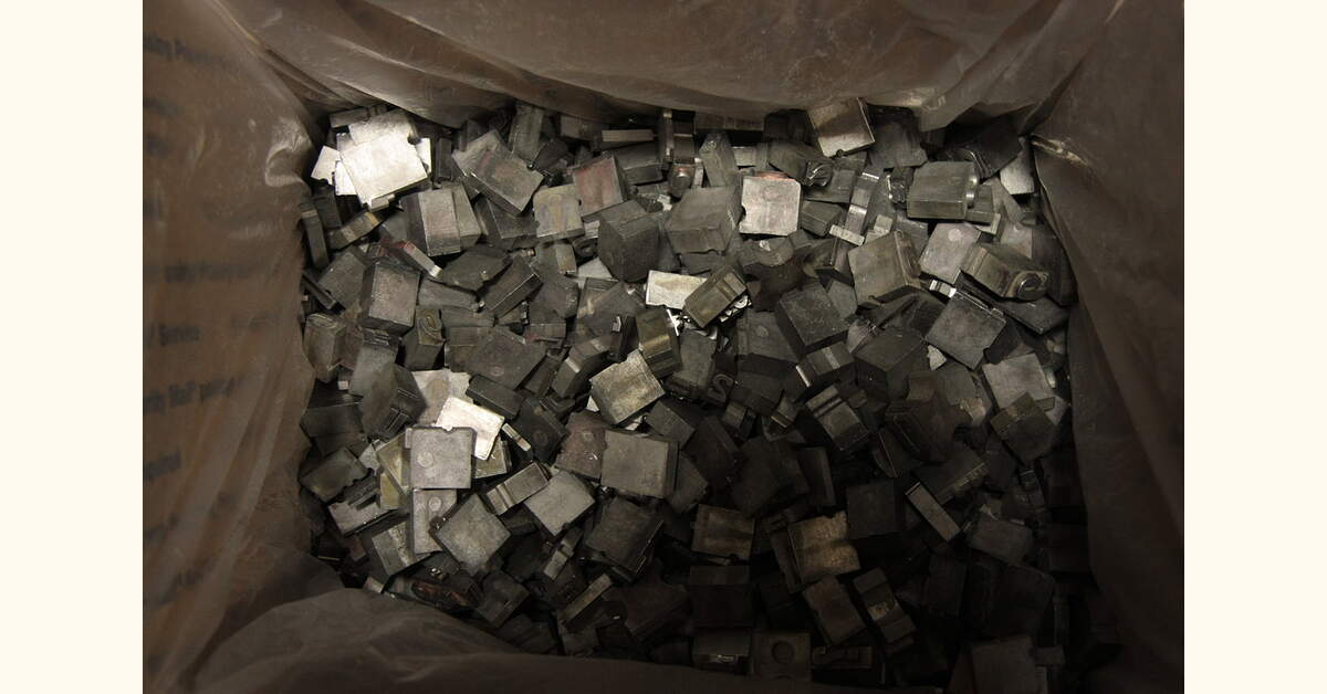 50 lbs Antique Lead Print Type