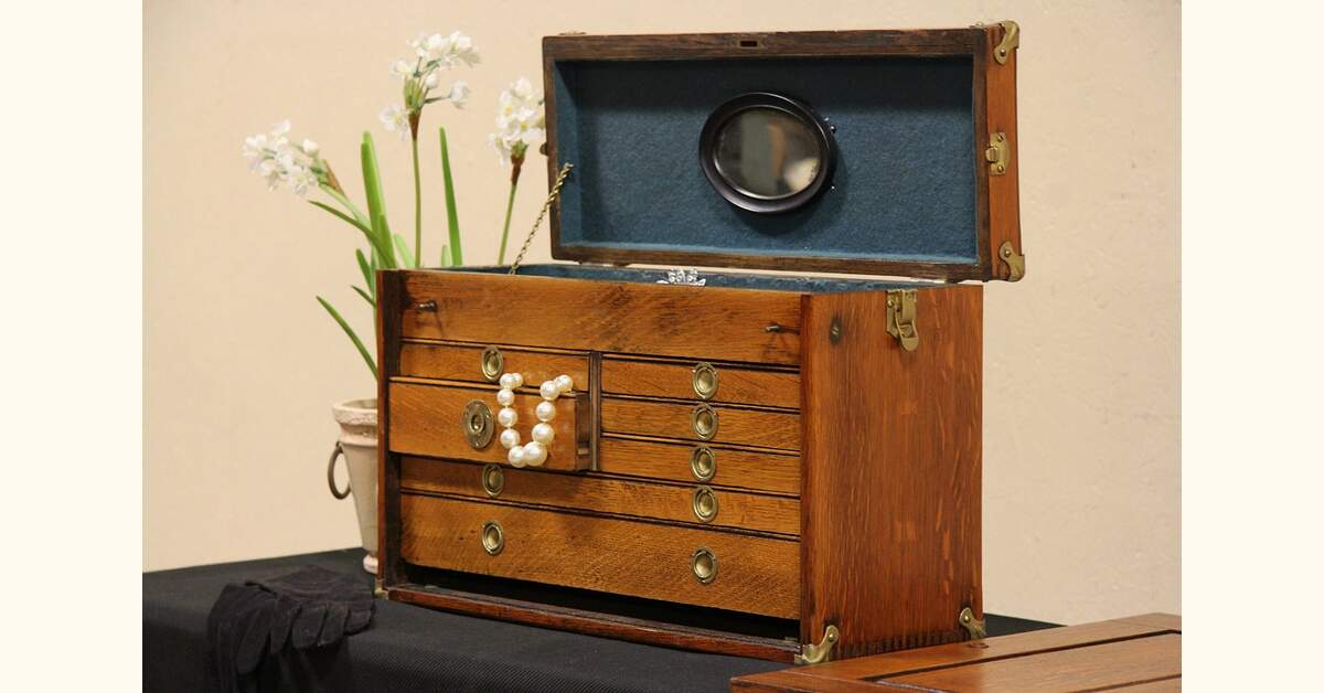Oak Antique 1910 Machinist Chest