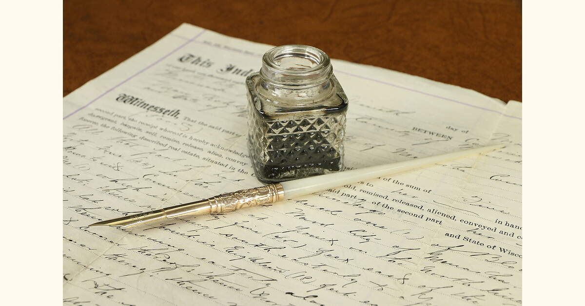 Victorian Antique Pearl & Gold Ink Pen