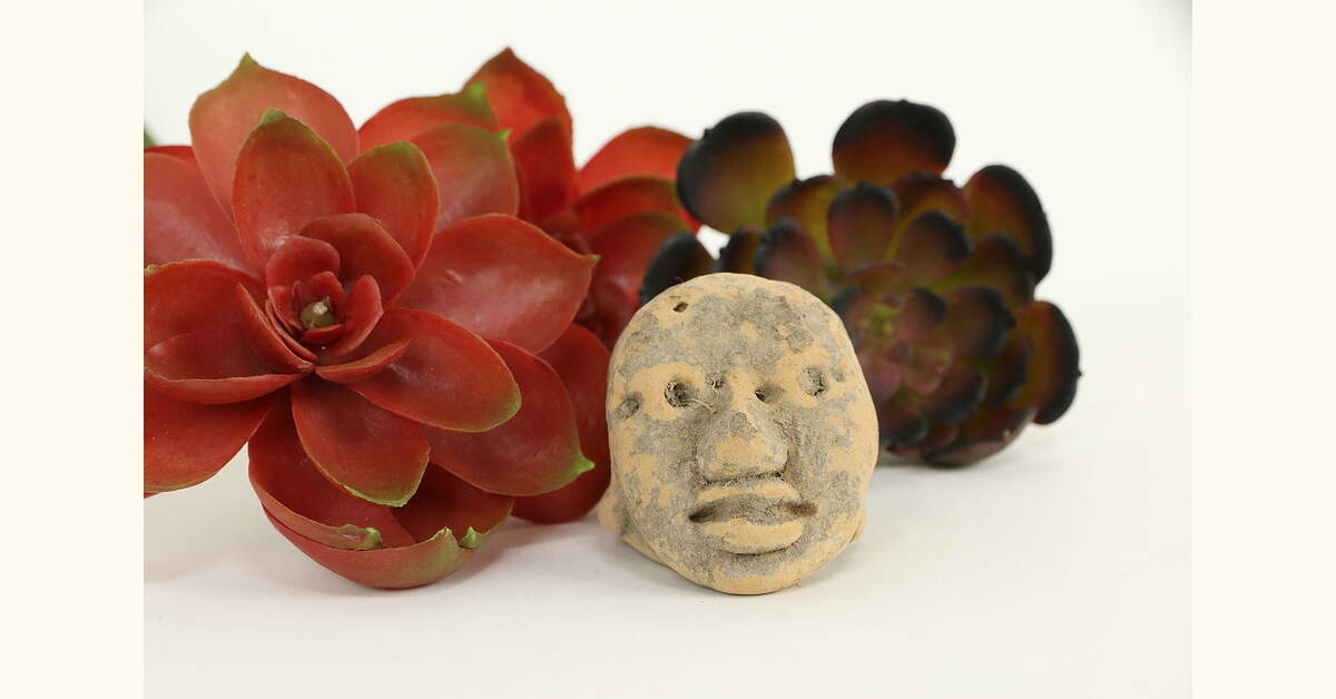 Pre-Columbian Mayan Style Miniature Terracotta Red Clay Head Age Unknown