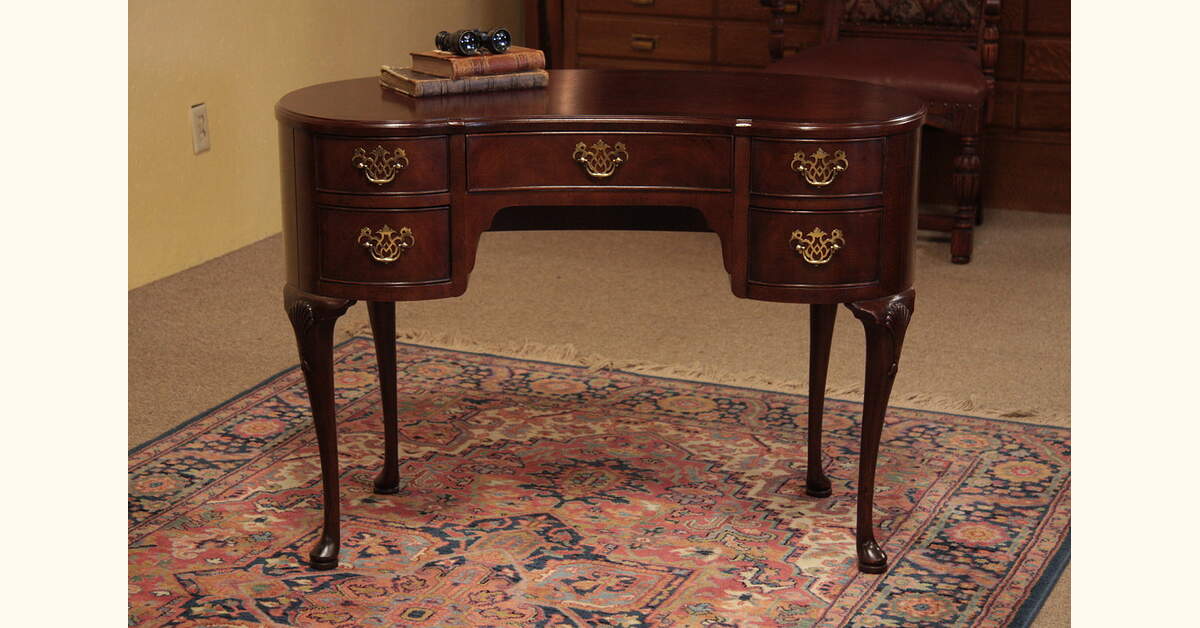 Henredon Mahogany Kidney Shaped Writing Desk