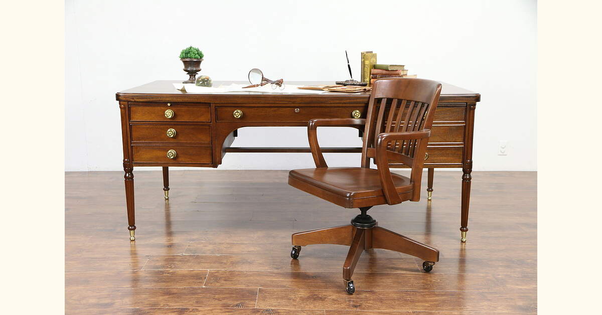 Washington Vintage 6' Mahogany Executive Library or Office Desk, Rway