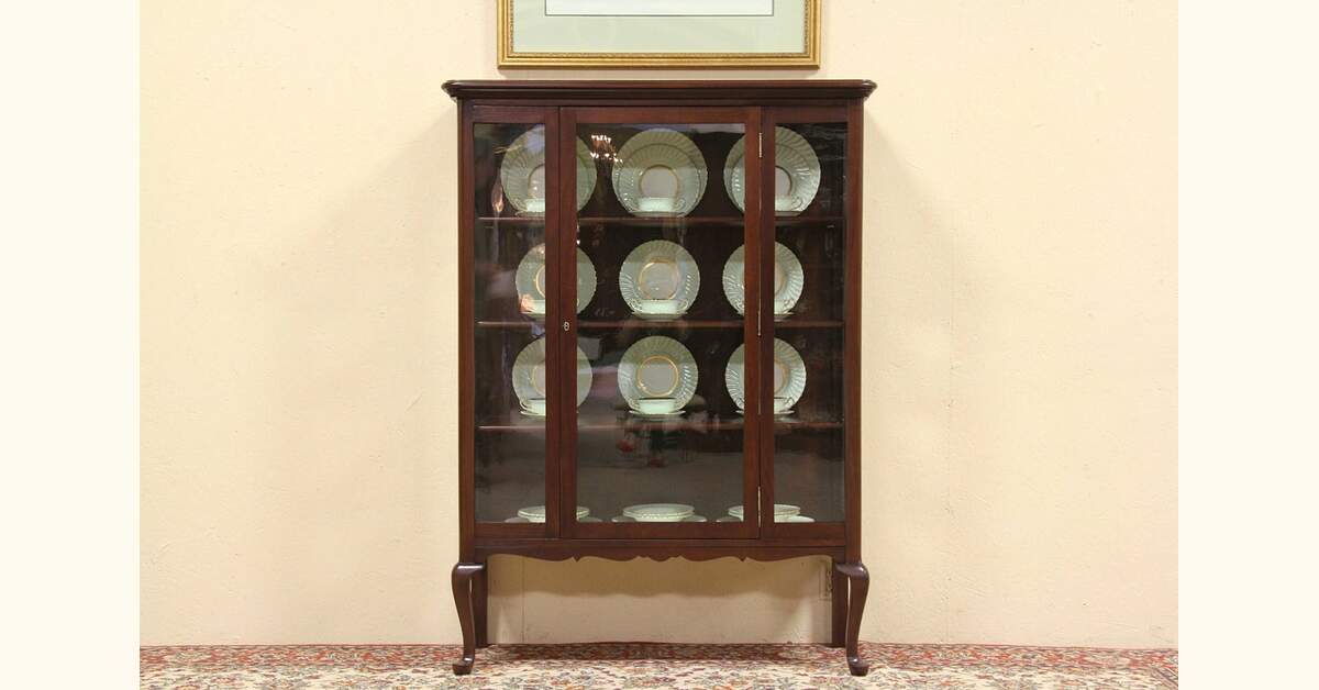 Queen Ann China or Curio Cabinet, Walnut 1915 Antique