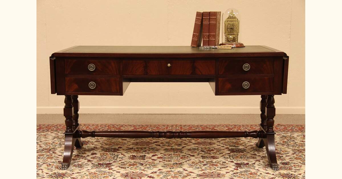 Traditional Mahogany Writing Desk