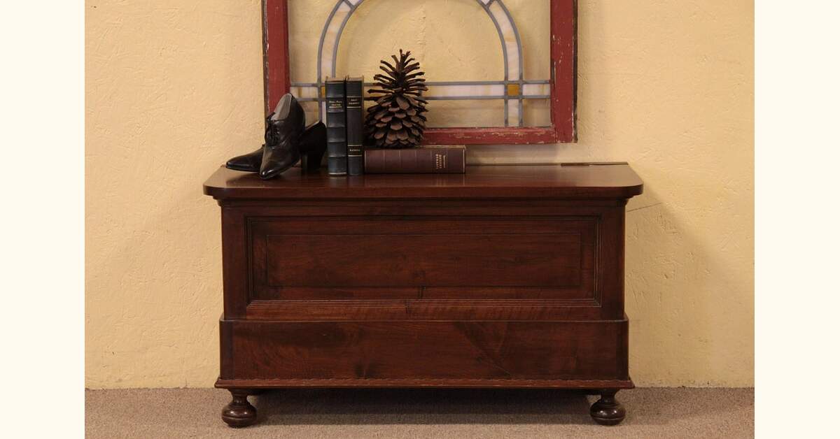 Blanket Chest or Antique Window / Hall Bench