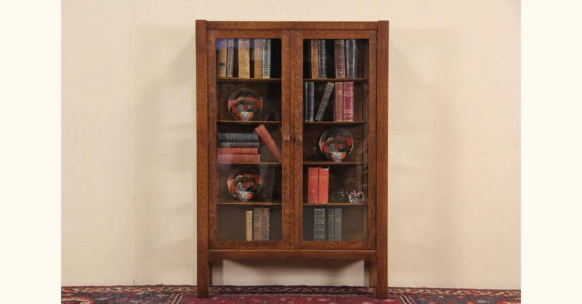 Arts & Crafts Mission Oak or Craftsman 1905 China Display Cabinet