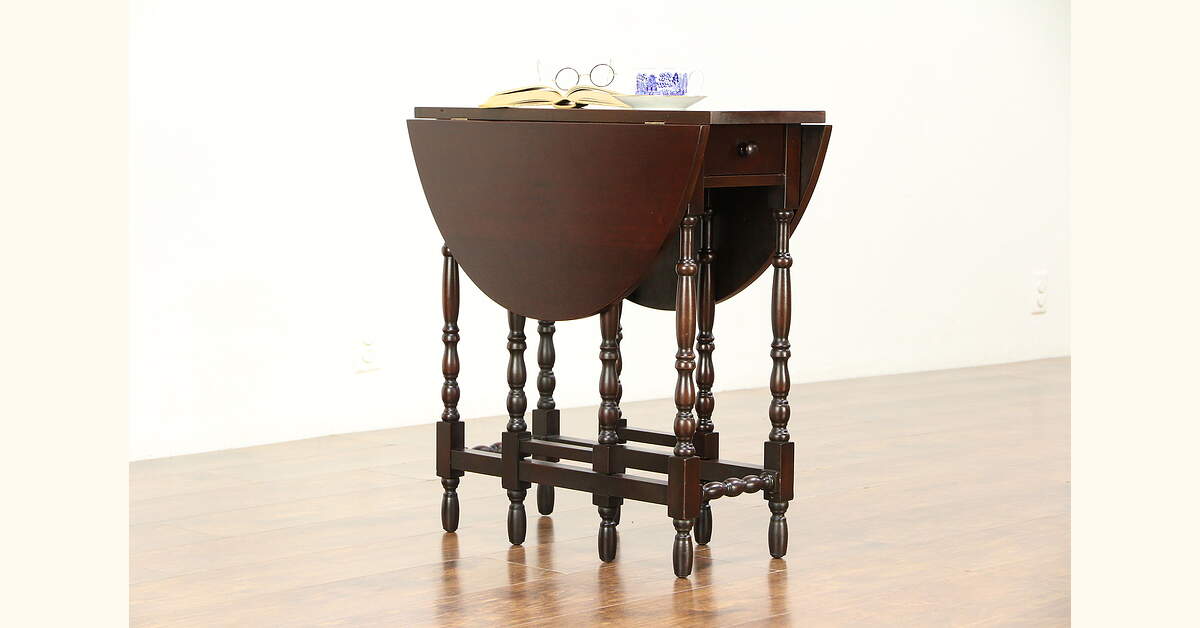 Oval Mahogany Antique Gate Leg Dropleaf Chairside or Tea Table