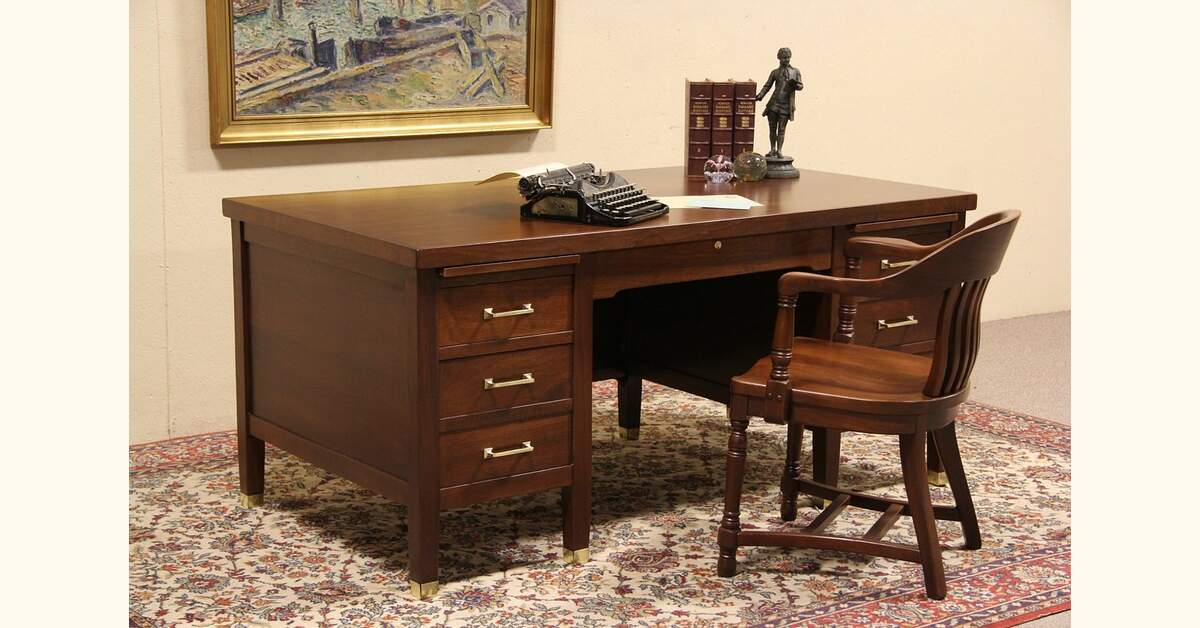 Walnut 1915 Antique Executive Desk, Clemetsen of Chicago