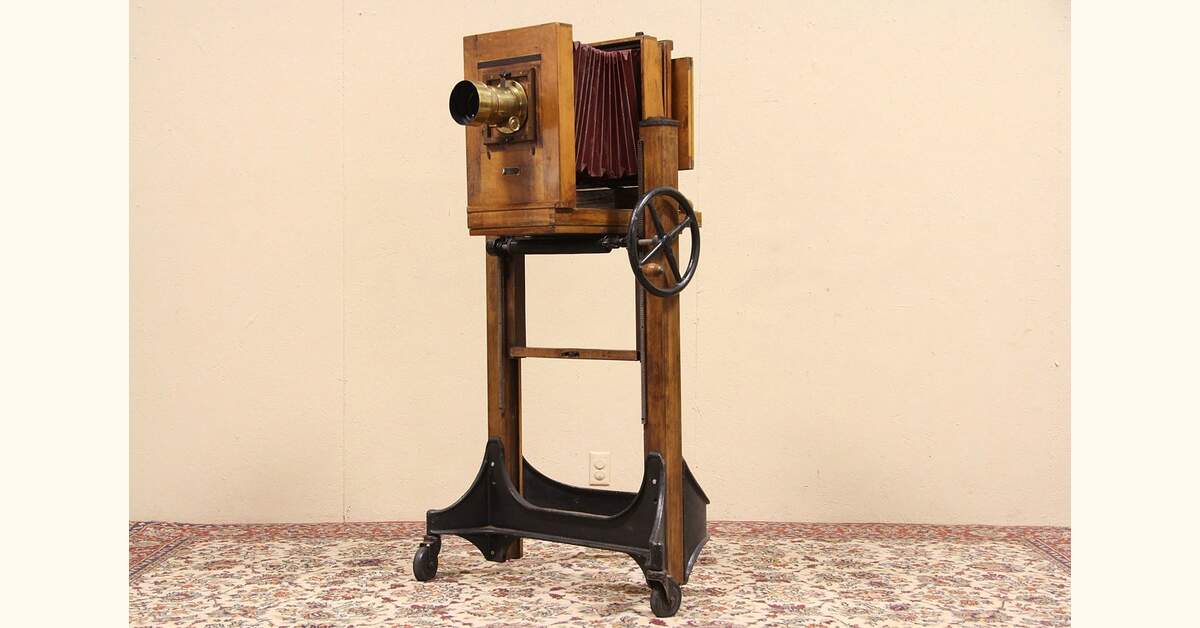 Century Graflex Studio Camera, Stand, Paris Dorlon Lens