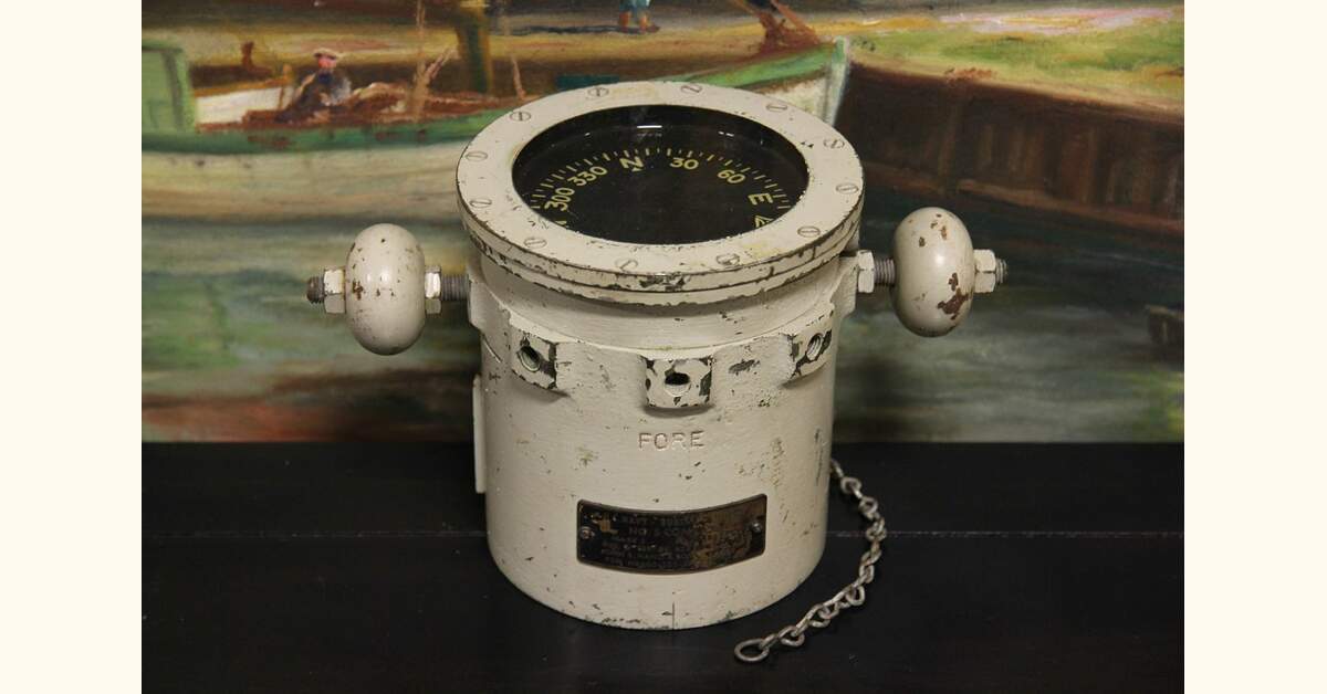 WW II Vintage US Navy No. 5 Ship Floating Compass