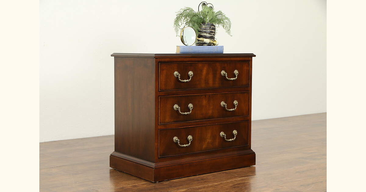 Traditional Mahogany Vintage Small Chest, End Table or Nightstand