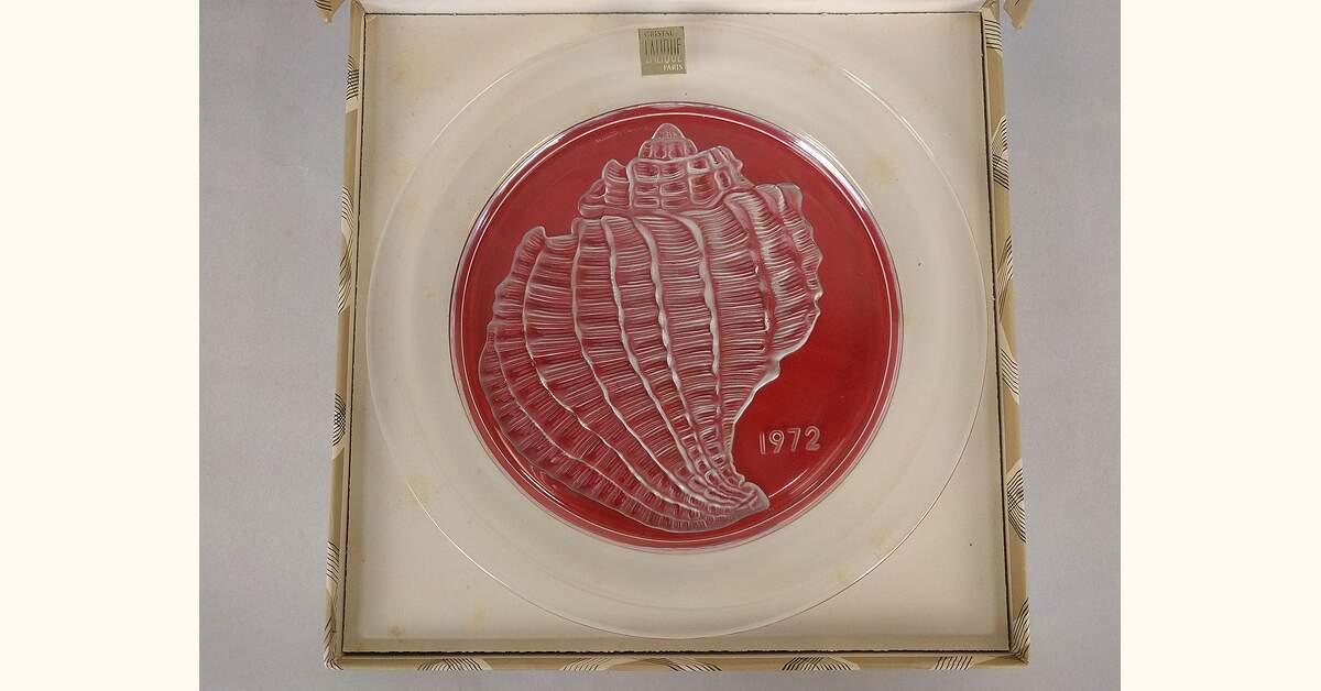 Lalique Shell Plate in Box 1972