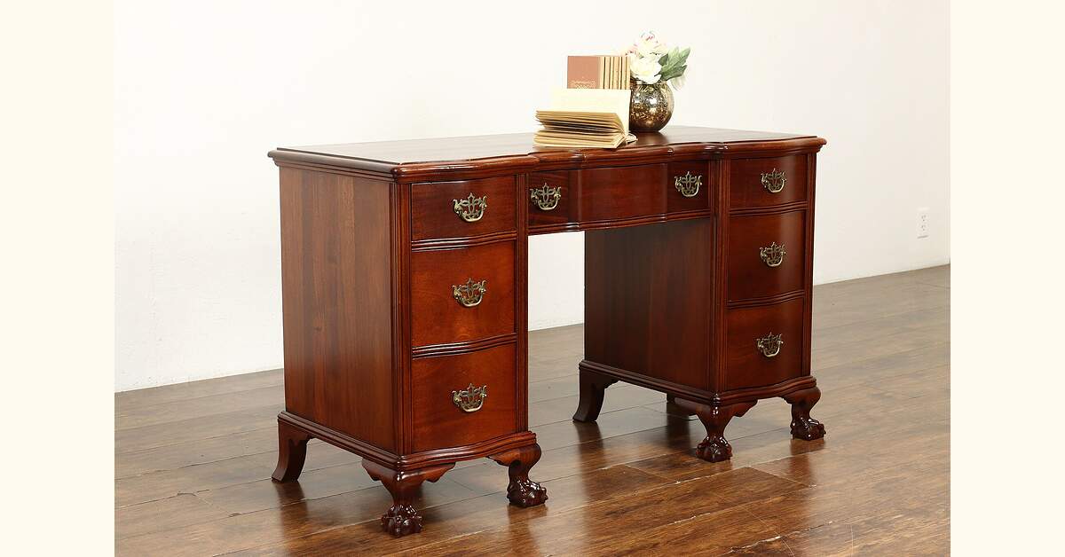 Georgian Style Vintage Mahogany Small Office Desk or Vanity, Kling