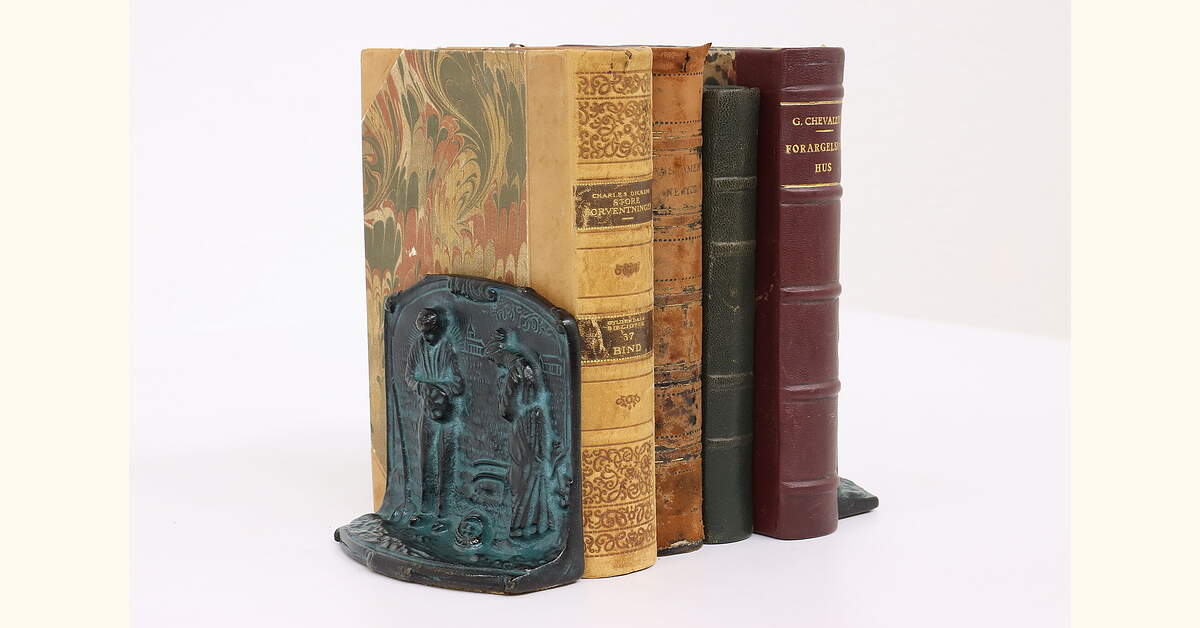 Pair of Praying Farmers Antique Iron Bookends