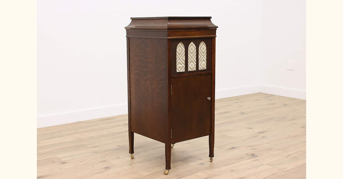 Brunswick Antique Record Player Wind Up Phonograph 107 M & Records