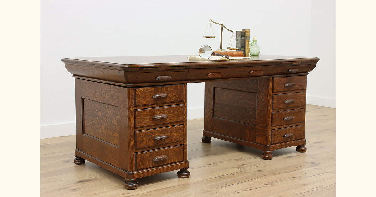 Traditional Antique Quarter Sawn Oak Office or Library Desk