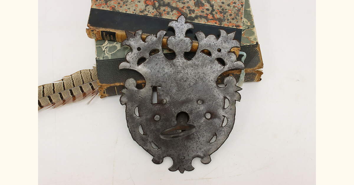 Gothic Design Vintage Iron Lock Assembly & Key