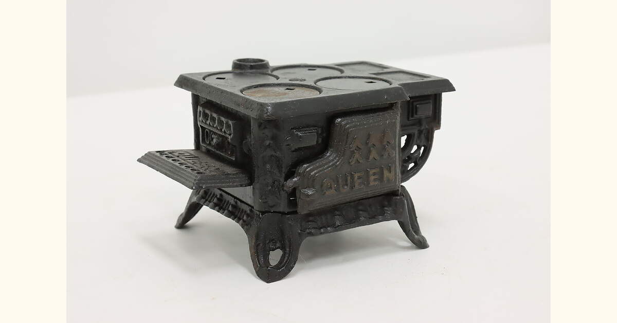 Queen Vintage Painted Cast Iron Miniature Stove
