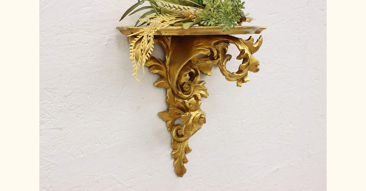 Italian Renaissance Antique Carved Gilt Bracket Wall Shelf