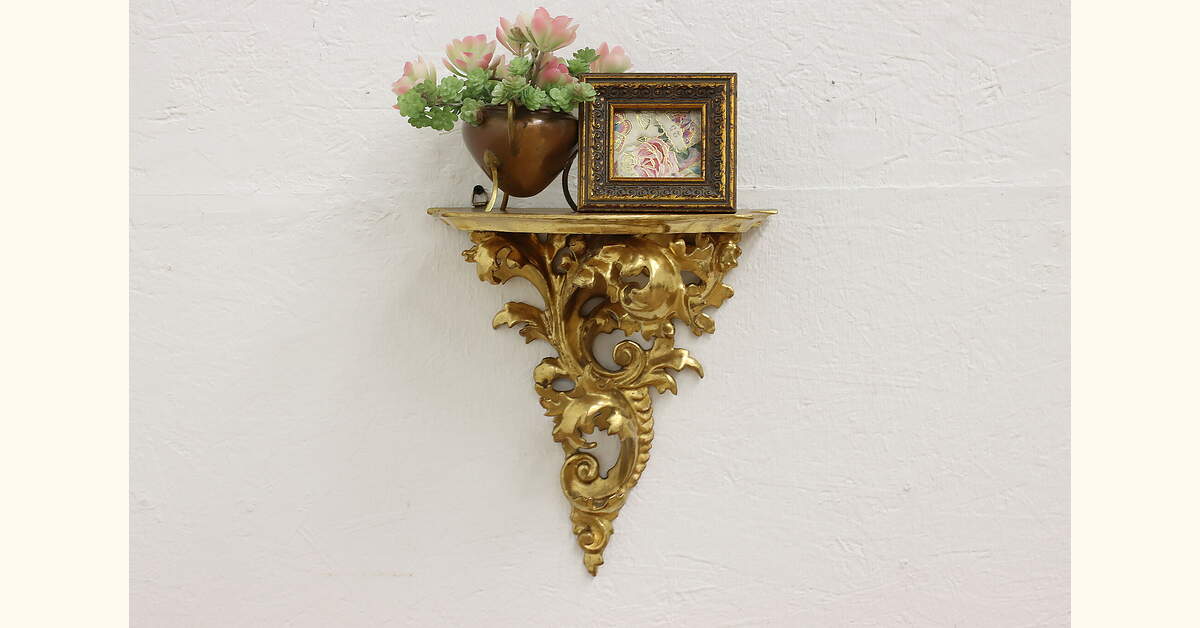 Italian Antique Renaissance Carved Gilt Bracket Wall Shelf