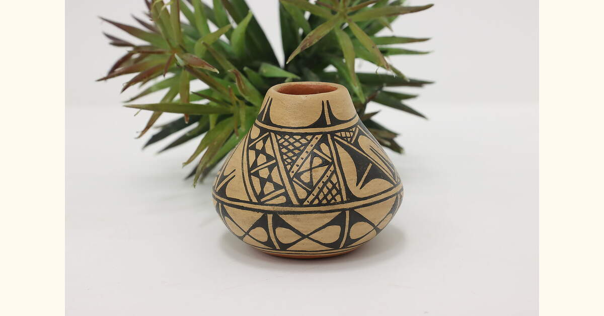 Native American Vintage Hand Painted Pottery Vase, Reano