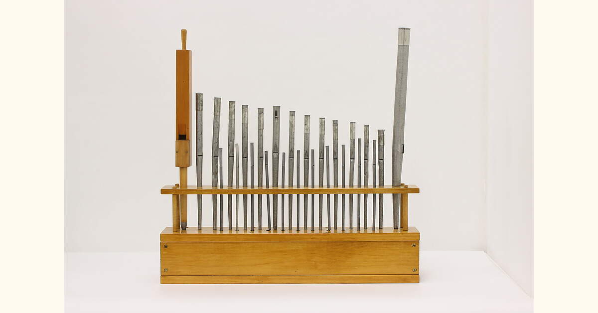 Maple Vintage Portative Wind Pipe Organ w/ Pipes