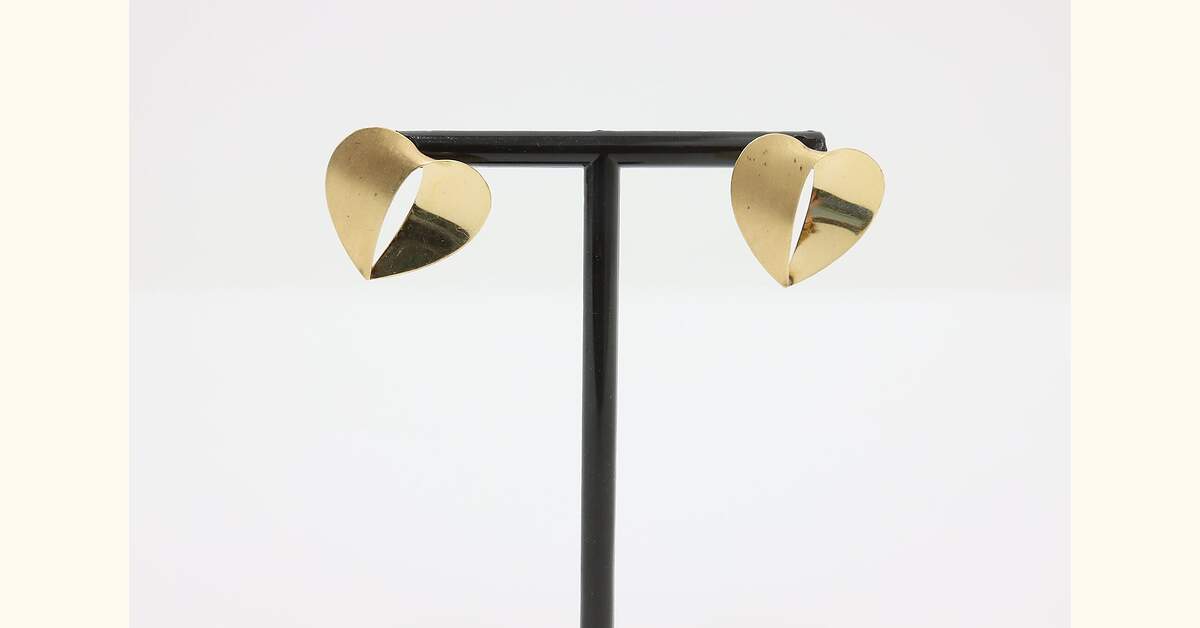 14K Gold Modern Heart Earrings – 2.2g
